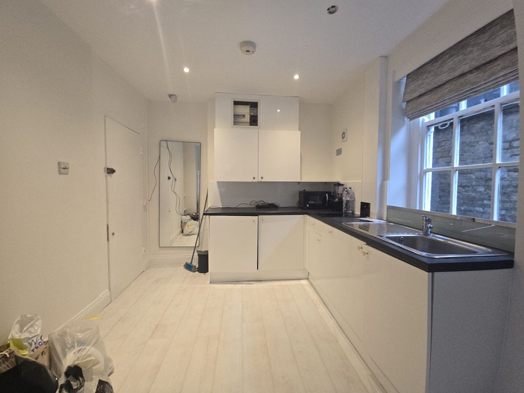 Studio, Bray House, Duke Of York Street, London SW1Y | krispyhouse